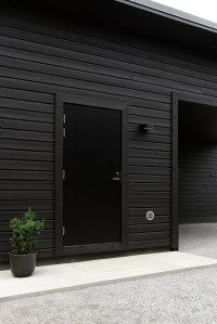 Valmis musta kivitalo – Design Wash